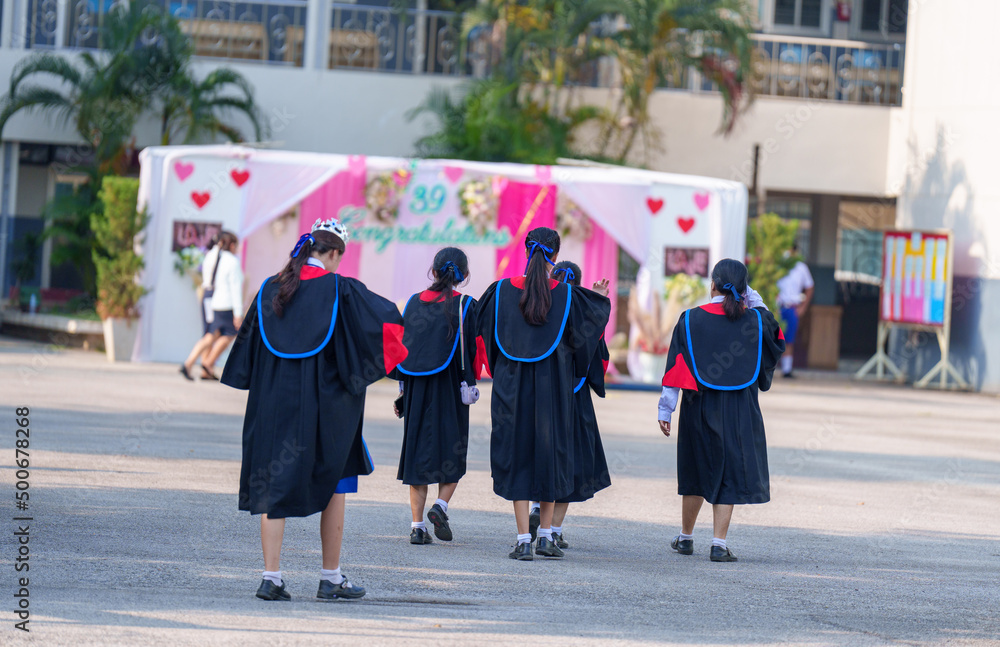 graduation ceremony of students Wearing Mortarboard at graduation ...