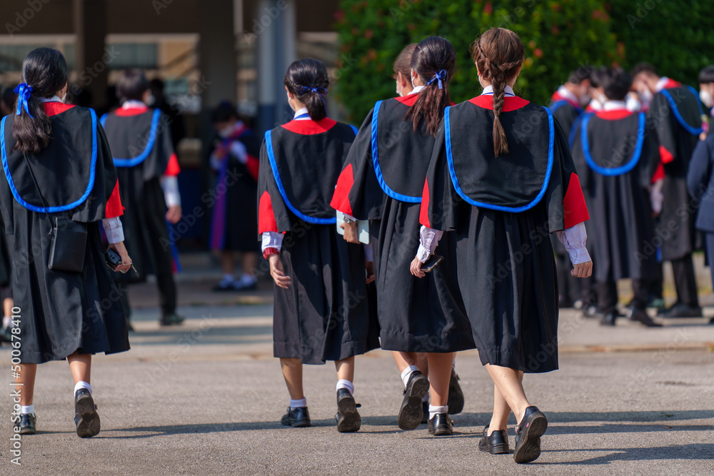 graduation ceremony of students Wearing Mortarboard at graduation ...