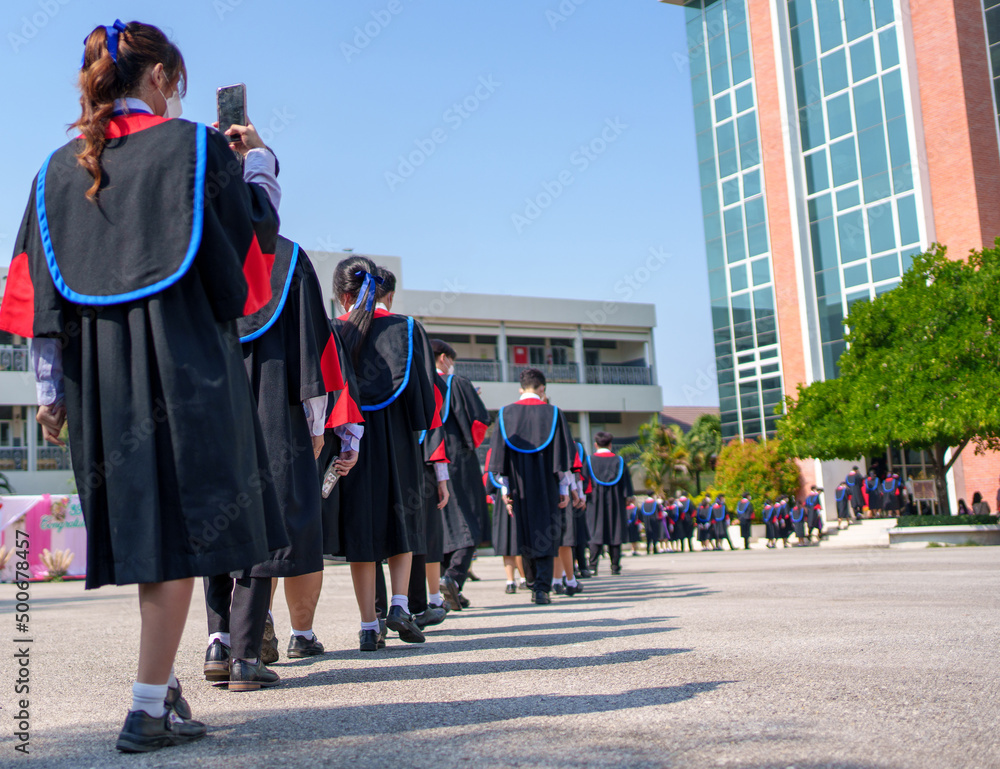 graduation ceremony of students Wearing Mortarboard at graduation ...