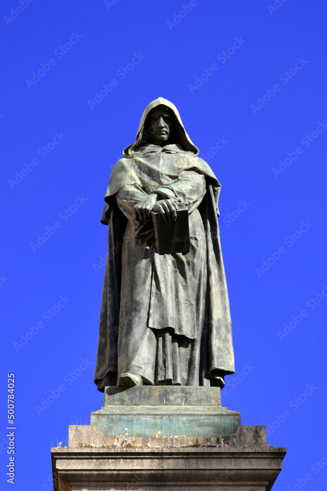 escultura romana de un monje quemado por la inquisición Stock Photo ...