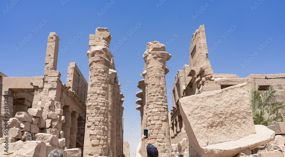 Foto de The Great Pyramid of Giza is a defining symbol of Egypt and the ...