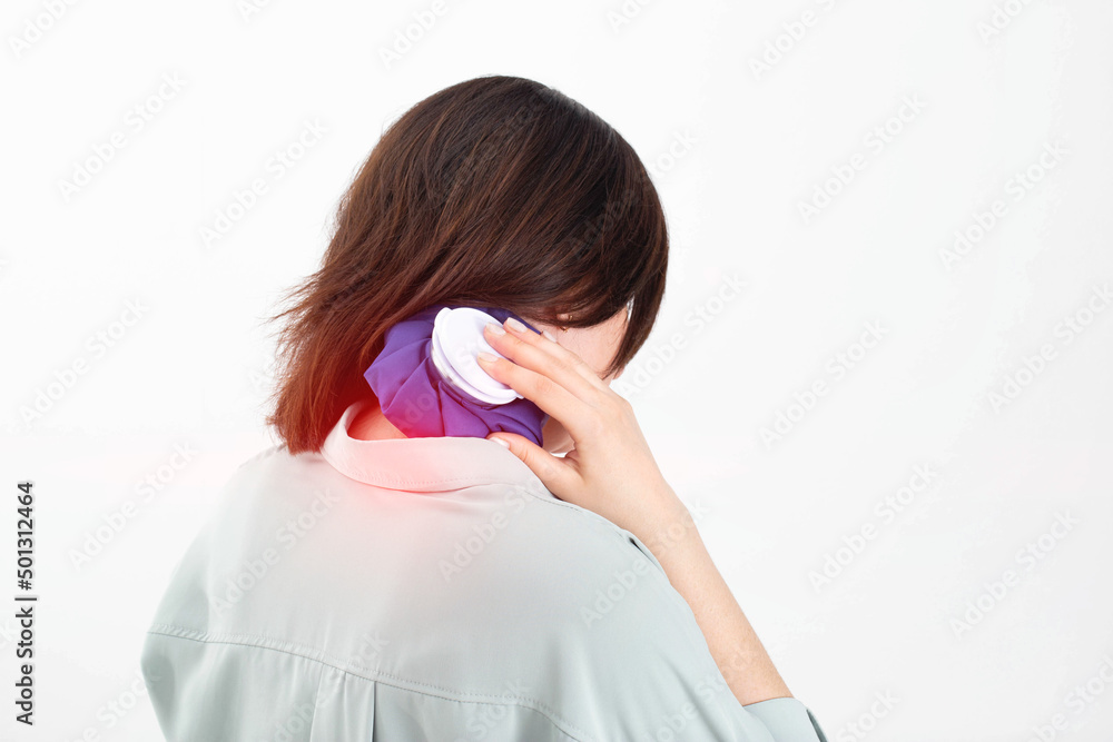Treatment of a bruise and swelling on the girl's neck with the help of ...