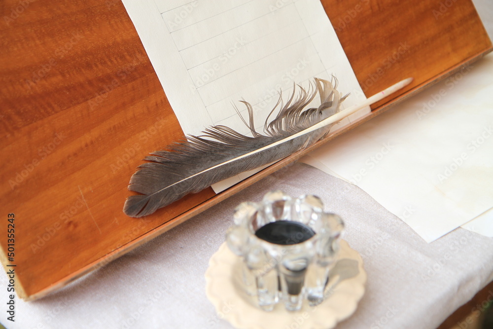 Pergamena con calamaio e penna Stock Photo | Adobe Stock