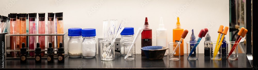 Color mixing tool for designing the color of makeup that best suits ...