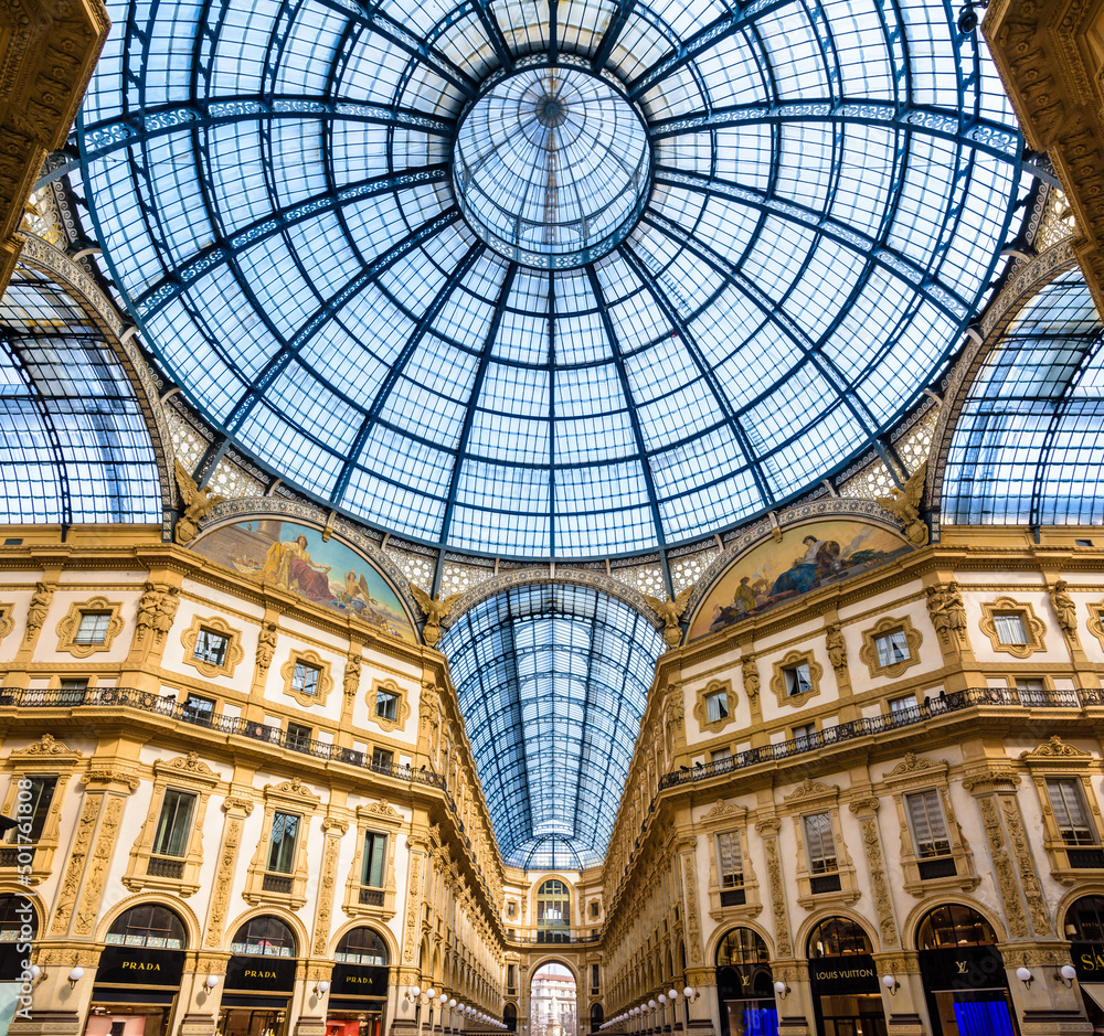 Stockfoto Milan, Italy - March 28, 2022: The Galleria Vittorio Emanuele ...