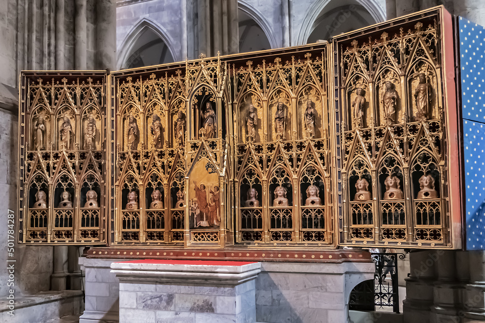 Interior of Cologne Cathedral (Cathedral Church of Saint Peter, from ...