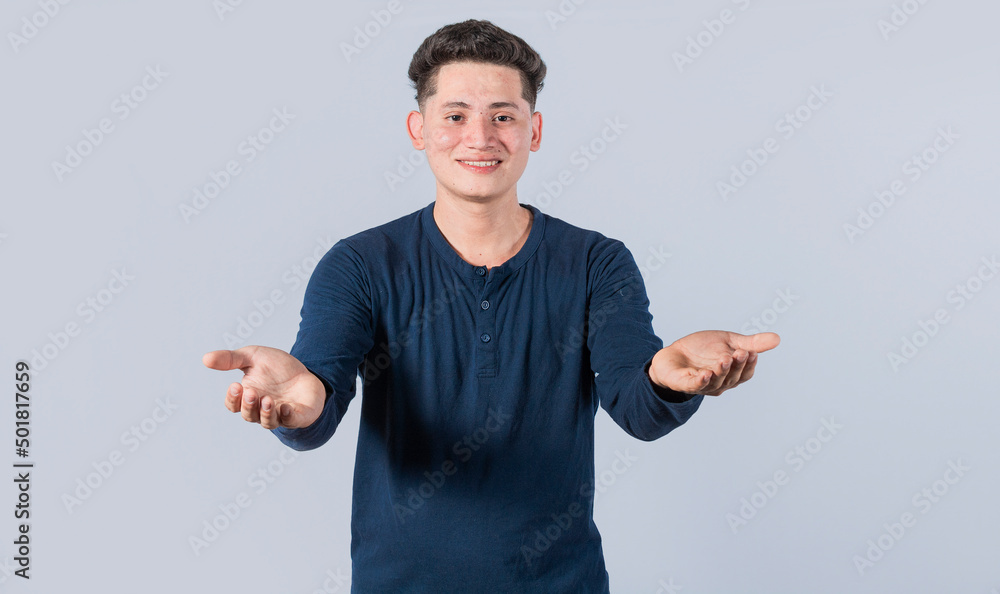 Foto de Generous man with open arms, Man sharing open hands looking at ...