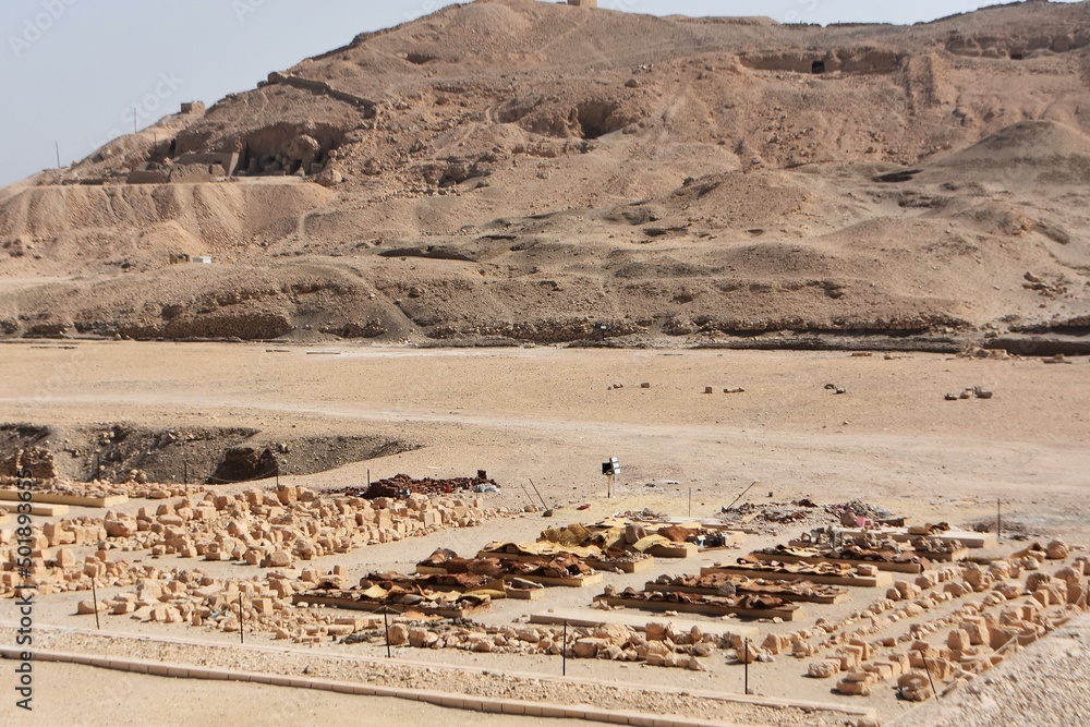 Foto de Archaeological site near the temple of Queen Hatshepsut, in ...