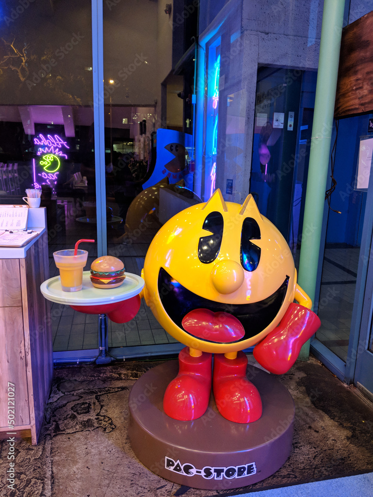 Pac-Man Figure serving burger and drink on display at pop-up Pac-Store ... Pac-Man Figure serving burger and drink on display at pop-up Pac-Store ...
