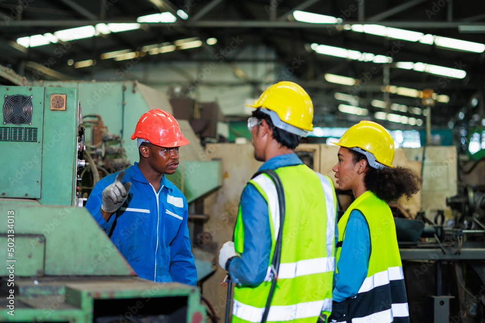 Training trainee concept. Yang male african american engineer explain ...