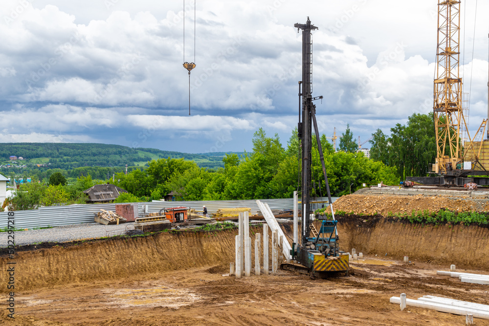 Foto de driving a pile and forming a pile cluster during the ...