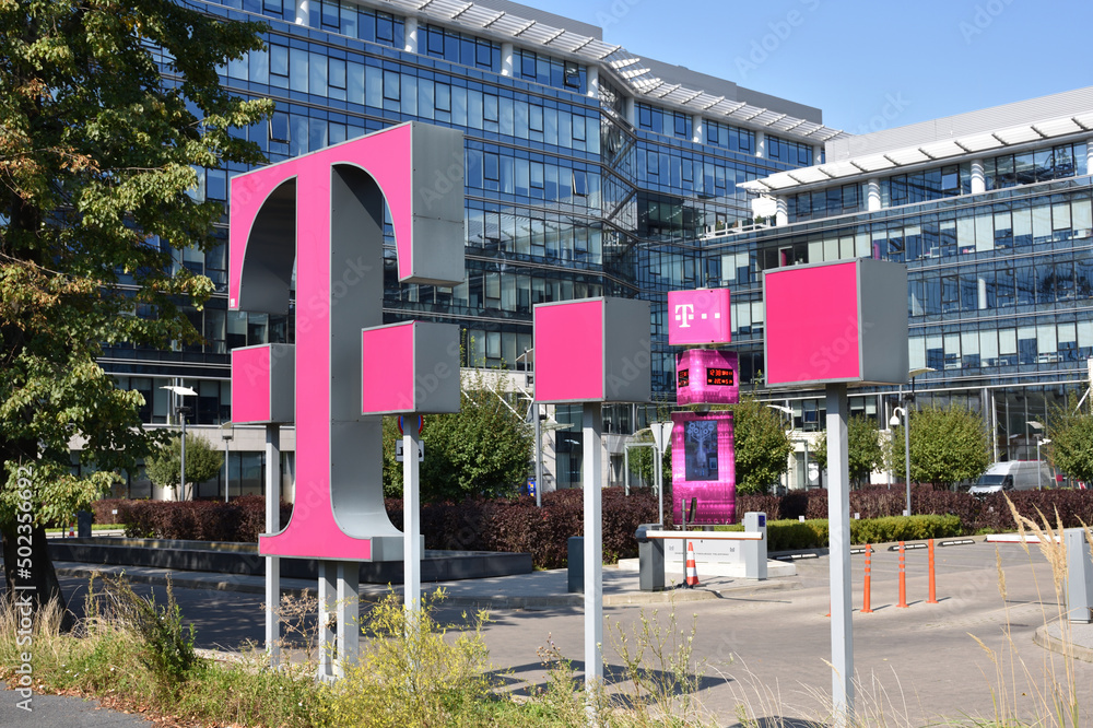 Stockfoto T-Mobile company sign, logo, symbol, near the store and ...