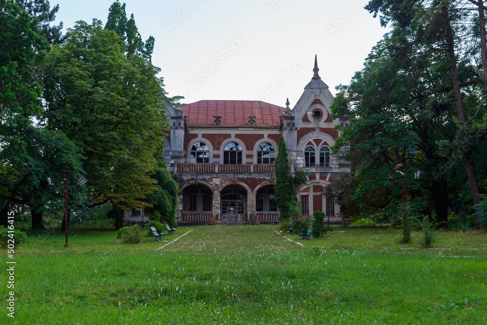 Foto de Abandoned, decaying historical heritage of the 19th century, an ...