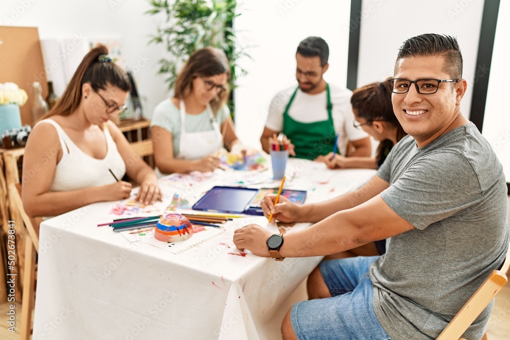 Group of draw students sitting on the table drawing at art studio ...