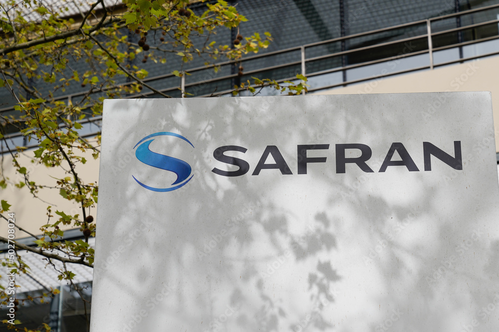 Foto de safran logo sign and text brand office facade factory ...
