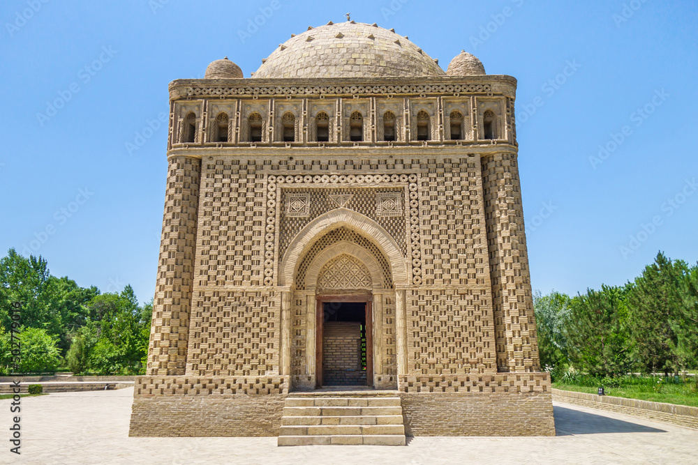 Facade of the Mausoleum of the Samanids in Bukhara, Uzbekistan ...