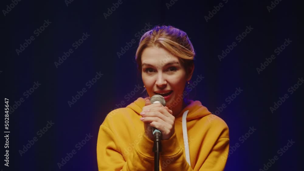 Stand-up cafe, woman comedy concert. Woman telling jokes on stage ...