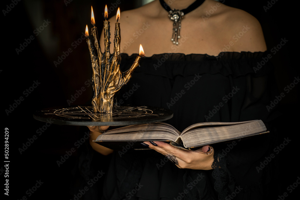 The palm of the hand with the signs, illustration for palmistry ...