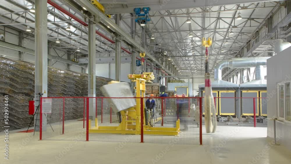 The operator lifting device timelapse, lift loads using lifting magnet ... The operator lifting device timelapse, lift loads using lifting magnet ...