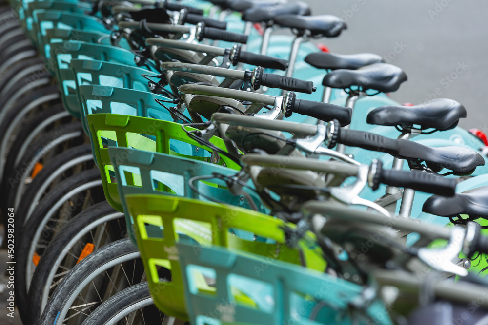 Vélos Velib' Métropole en libre-service à Paris Stock 写真 | Adobe Stock