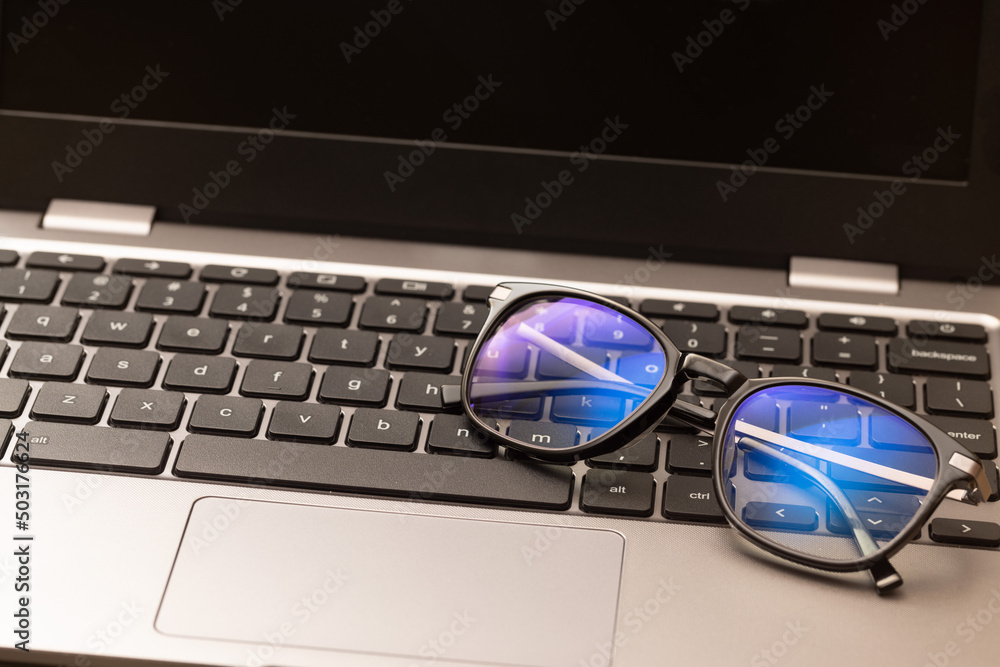 Reading glasses with coating filter to prevent Computer Vision Syndrome ...