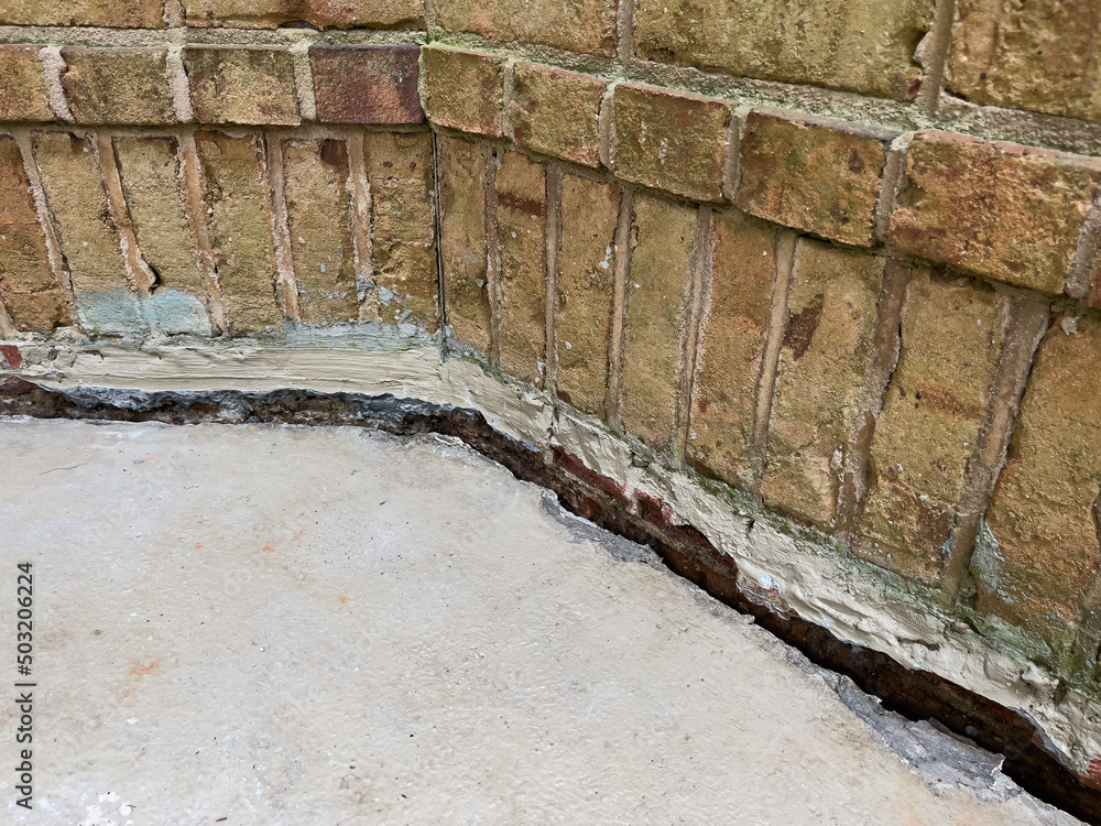 Foto de Sinking concrete foundation in need of mudjacking leveling ...