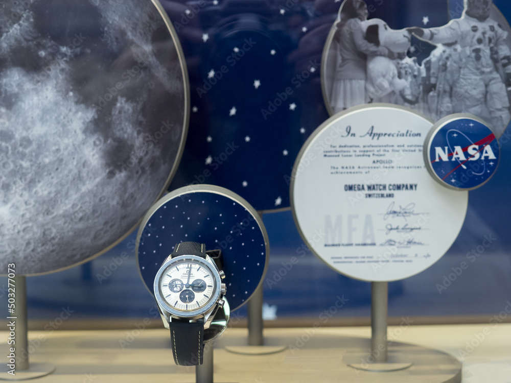 Speedmaster Moonwatch Professional, Omega chronograph inspired by the ...