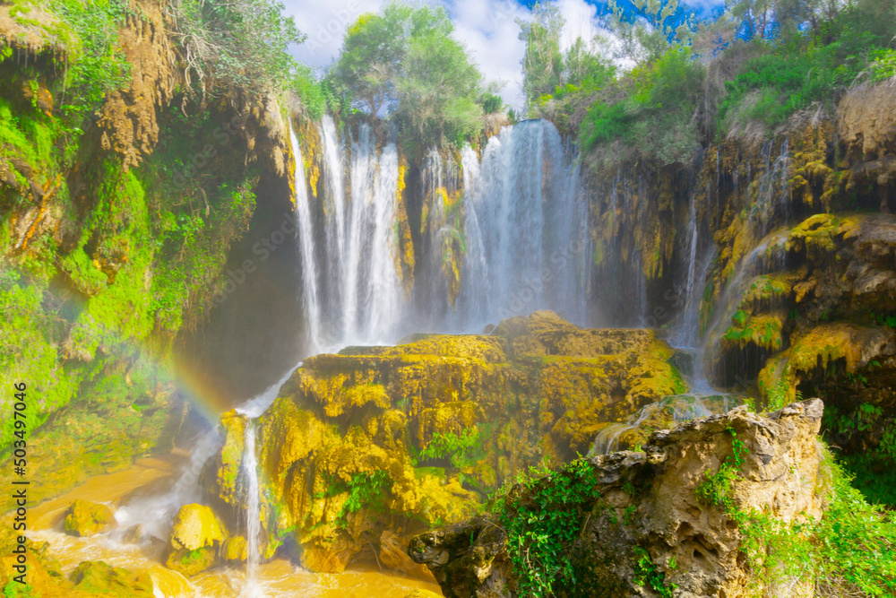 Foto de Yerkopru Waterfall and the canyon over the Goksu River are ...