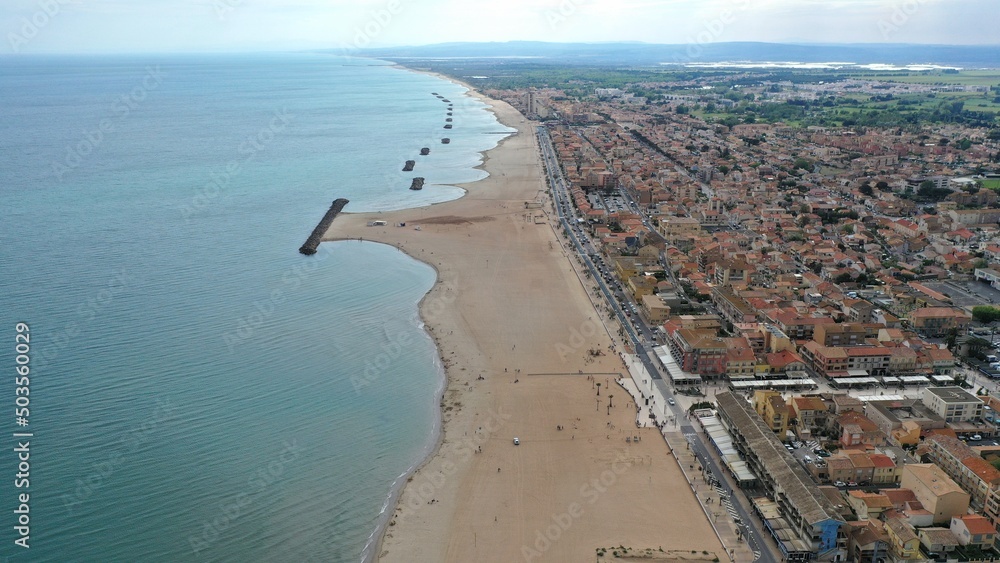 Fotka „survol des plages de Valras plage sur la côte héraultaise dans ...