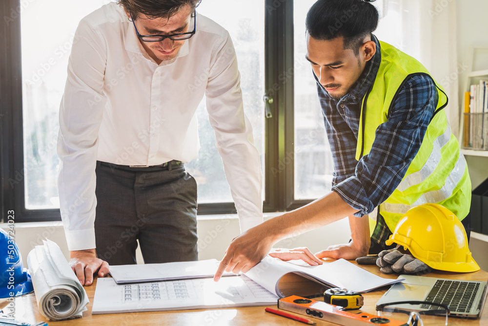architect explaining client demand plan of construction on the table to ...