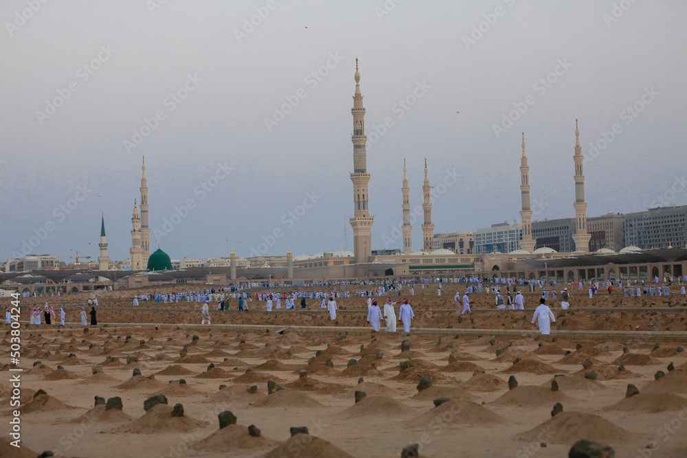 Foto de View of Baqee' Muslim cemetary at Masjid (mosque) Nabawi in Al ... Foto de View of Baqee' Muslim cemetary at Masjid (mosque) Nabawi in Al ...
