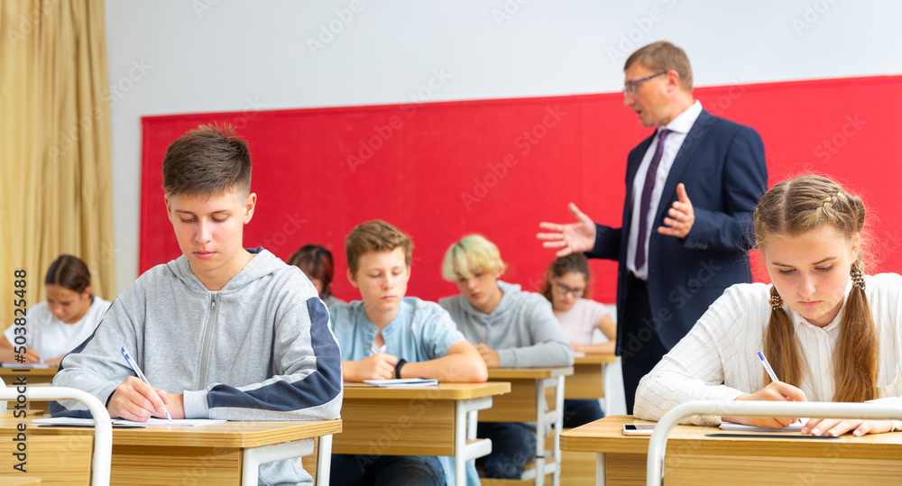 Teen students listening lecture of teacher, smart young people studying ...