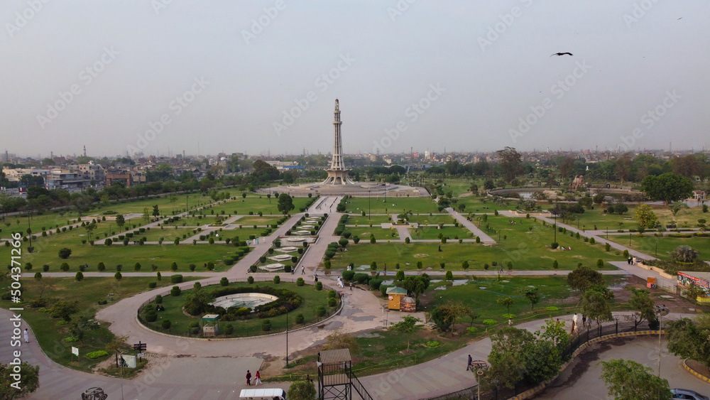 Beautiful and Historical Royal Mosque Badshahi Masjid and Minar-e ...