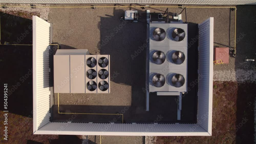 Vidéo Stock Aerial top view footage of AC exhaust vents of industrial ...