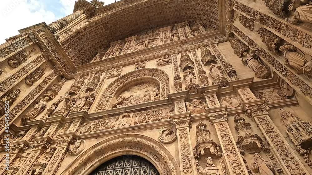 Majestuosa fachada de estilo plateresco siglo XVI del convento de san ...