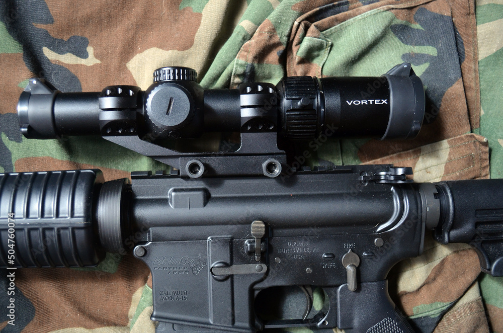 Vortex rifle scope STRIKE EAGLE 1-8x24 on AR-15 assault rifle. Kiev ...