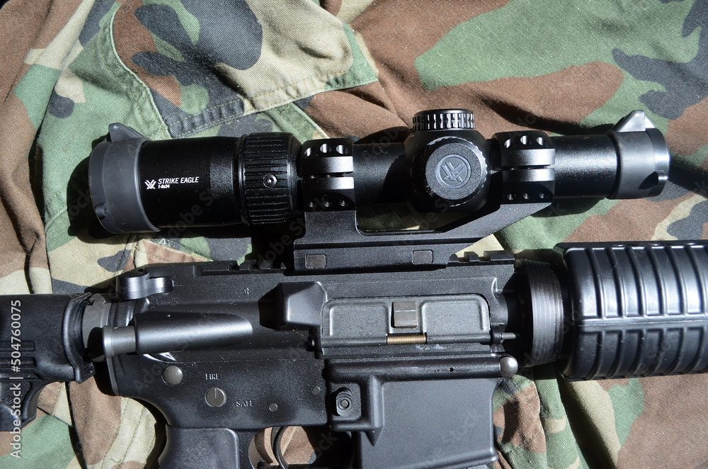 Vortex rifle scope STRIKE EAGLE 1-8x24 on AR-15 assault rifle. Kiev ...