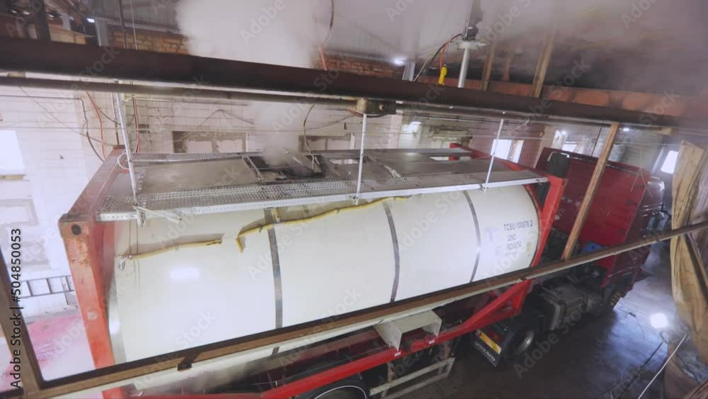 Stockvideon Tank truck cleaning operations. Tanker is in chemical ...