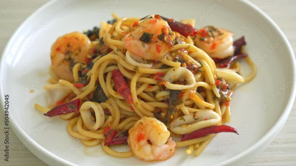 spicy spaghetti seafood - Stir fried spaghetti with shrimps, squid and ...