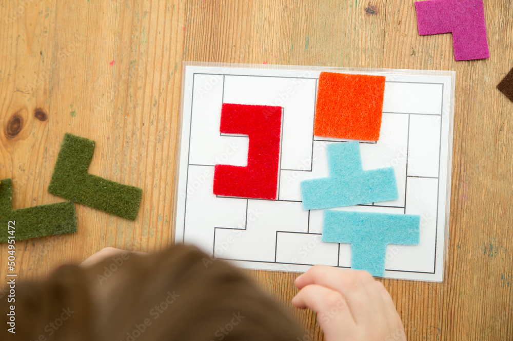 Matching the shapes. Logic game for brain activity training. Children ...