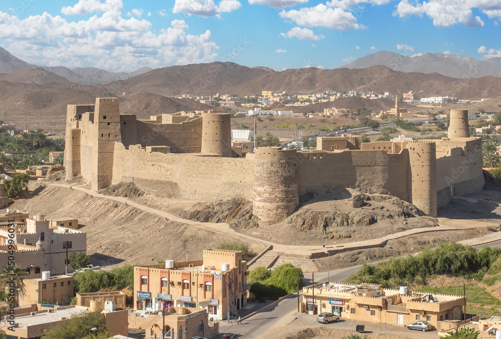 Foto de Bahla, Oman - home of the Bahla Fort, a 13th century castle and ...