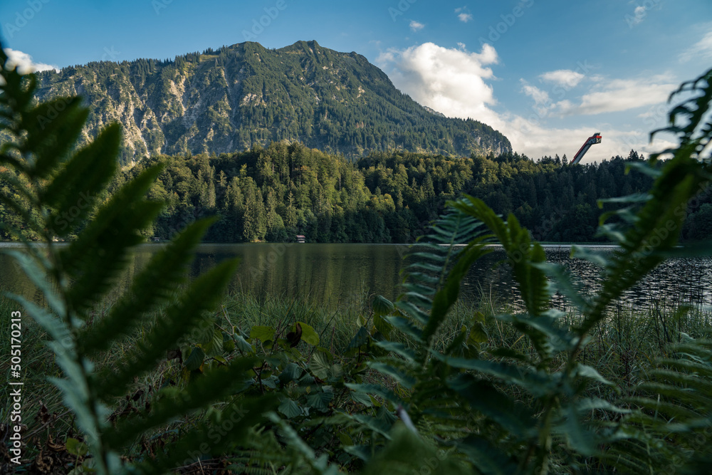 Oberstdorf Freibergsee und Skiflugschanze - Allgäuer Alpen Stock Photo ...