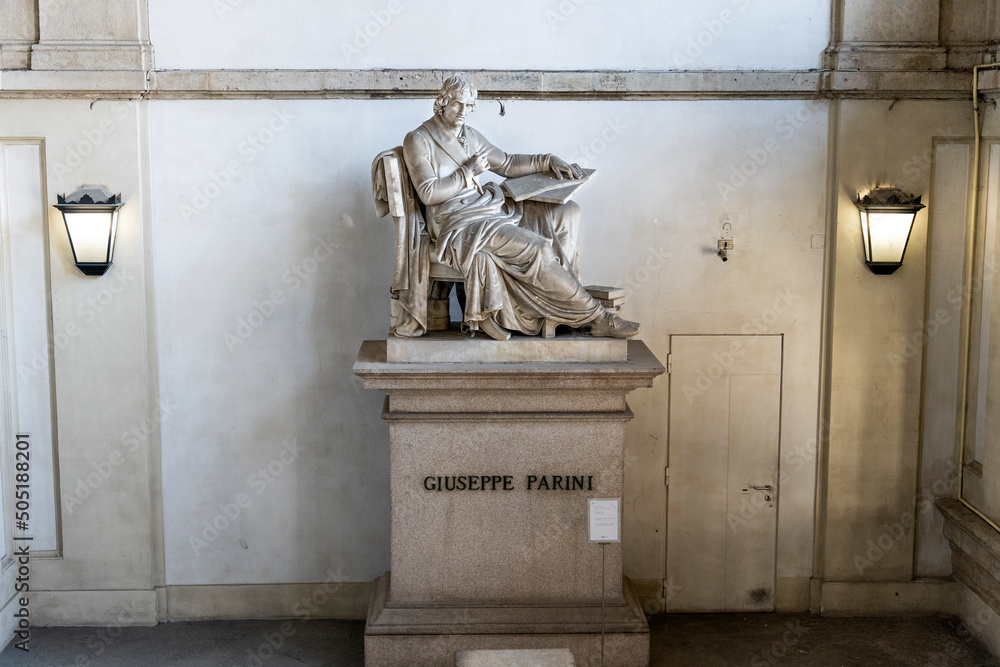 Foto de Marble statue of Italian poet and writer Giuseppe Parini, in ...