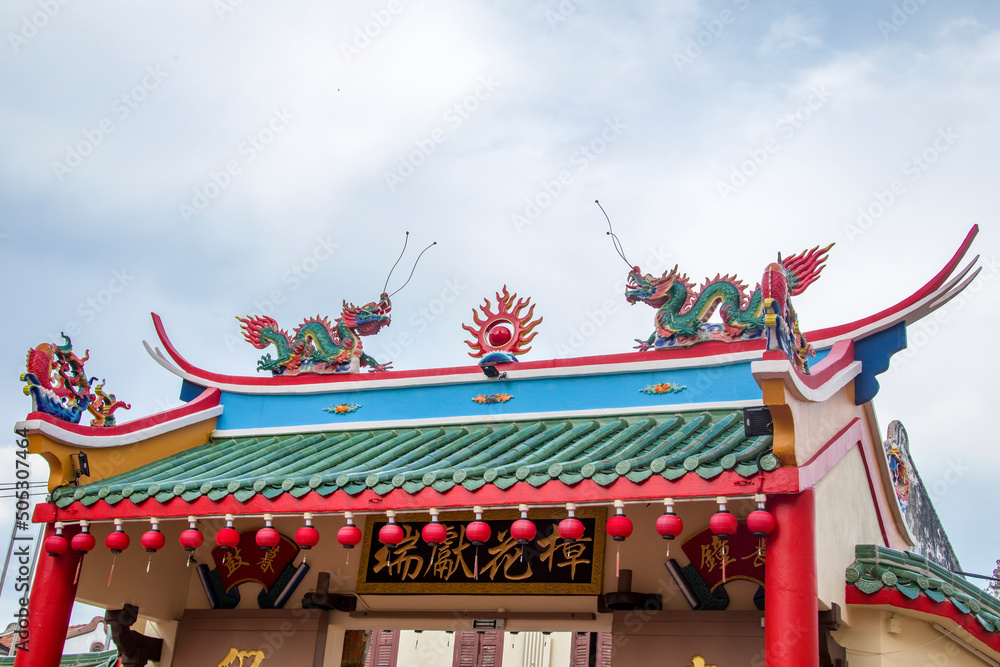 the dragon sculpture on the roof of POH ONN KONG TEMPLE temple in ...