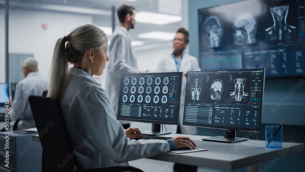Photo Medical Hospital Health Care Lab: Portrait of Female Medical ...