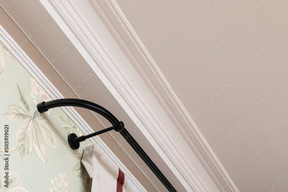 Ceiling skirting made of classic white crown moldings and bended ...