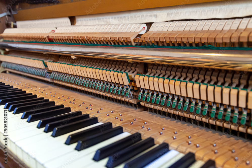 Foto de Open upright piano. Piano action close up. Piano action ...