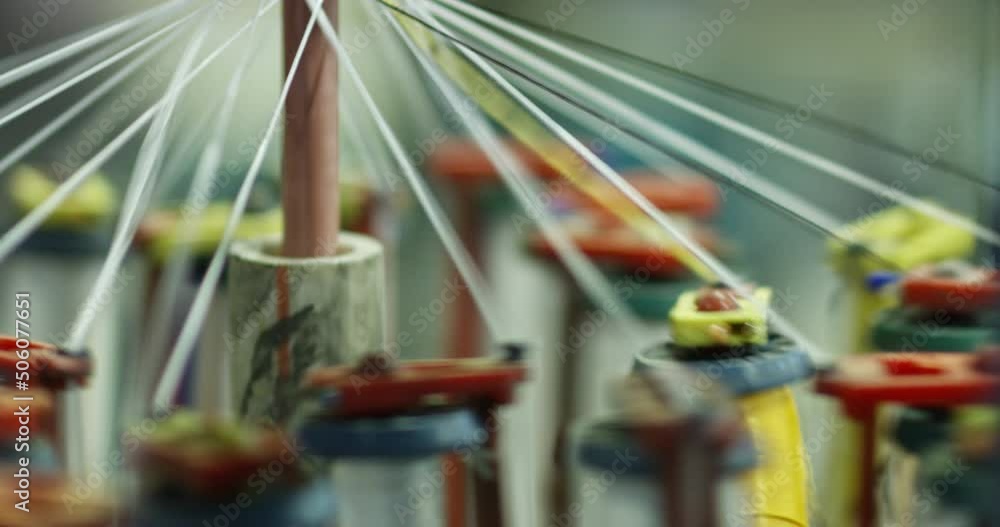 Vídeo do Stock: Automatic coating of copper wire with a polymer matrix ...