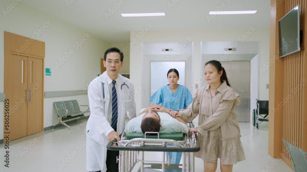 Vidéo Stock Group of doctor, nurse and patient relative get out from ...
