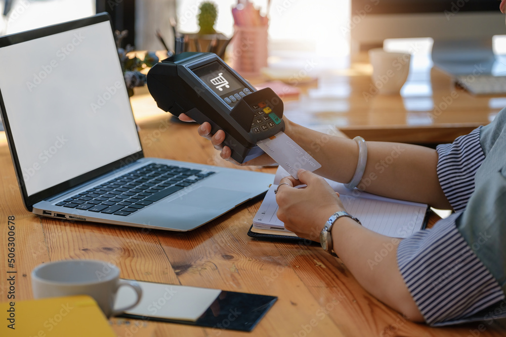 card swipe machine, cyber security, convenience of payment, staff use ...